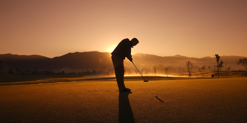 What to Wear Golfing When it’s Cold: Layer Up with These Tips – Venture ...